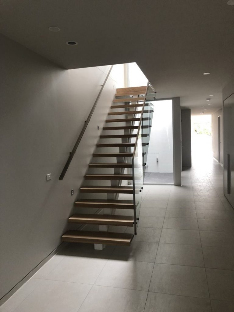 Single Stringer Stairs – Pinnacle Metal Fabrications
